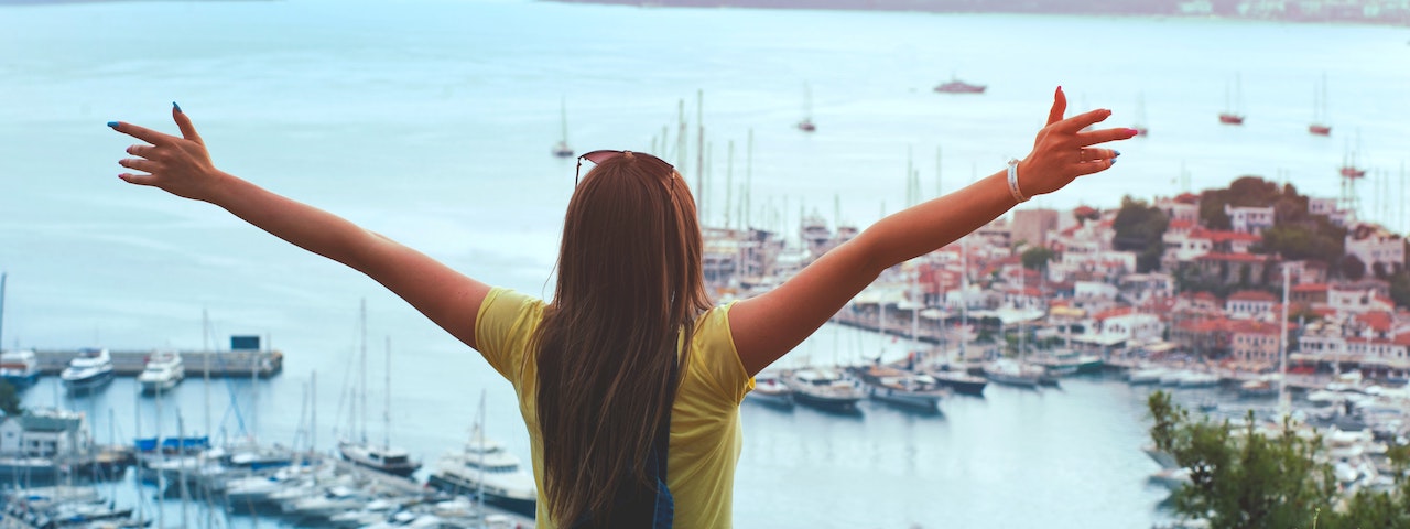 11 Pros and Cons of Studying Abroad in High School