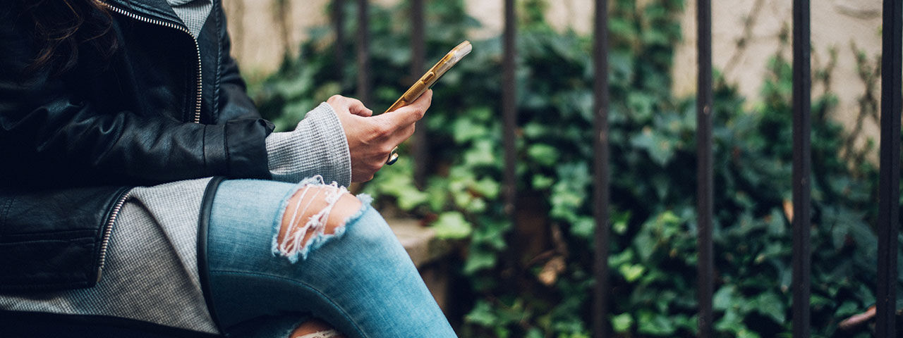 A Guide to Cell Phone Plans for Traveling Abroad