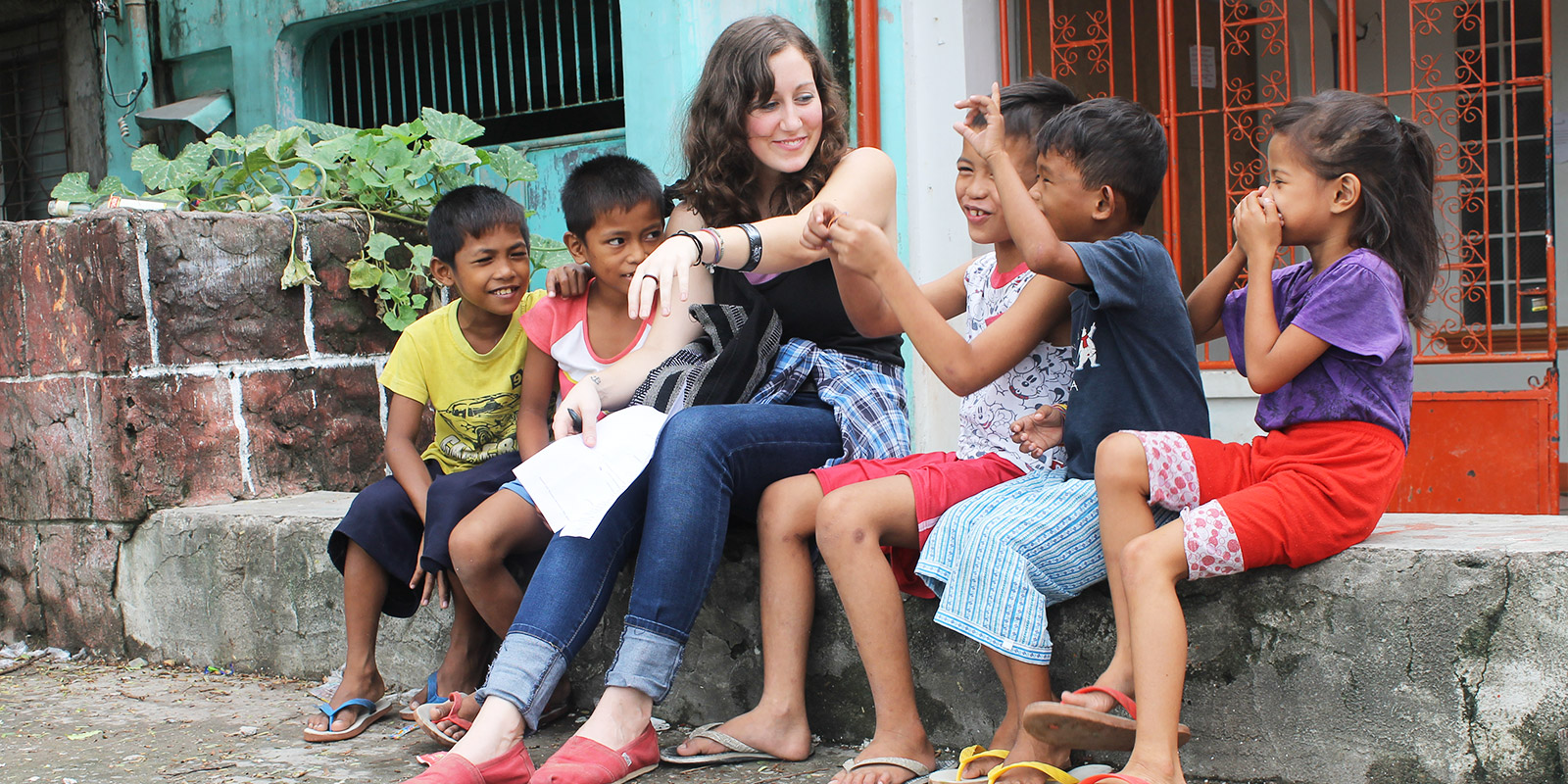 6 Volunteer Literacy Programs to Teach Reading Abroad